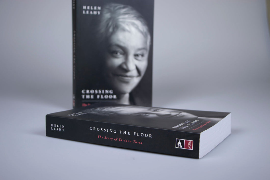 Crossing the Floor: The Story of Tariana Turia by Helen Leahy